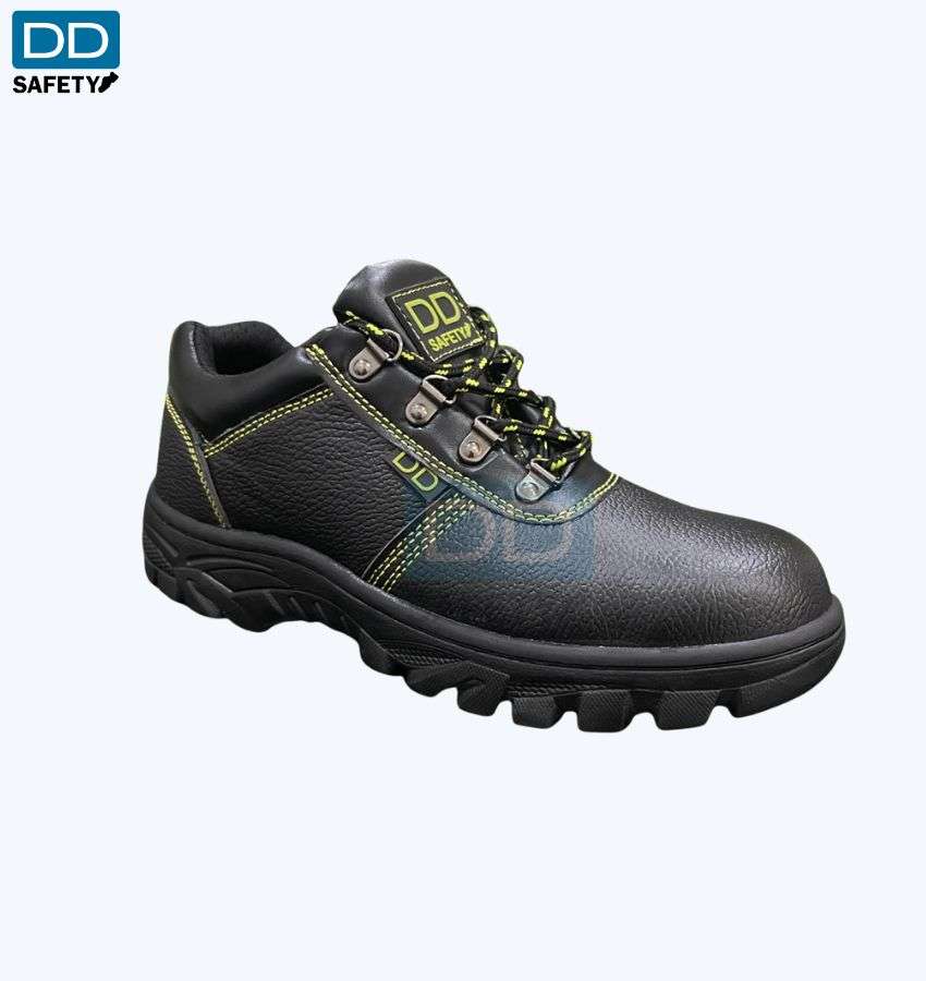 รองเท้าเซฟตี้ DD Safety หัวเหล็ก กันกระแทก พื้นกันลื่น ทนทาน | BB Products