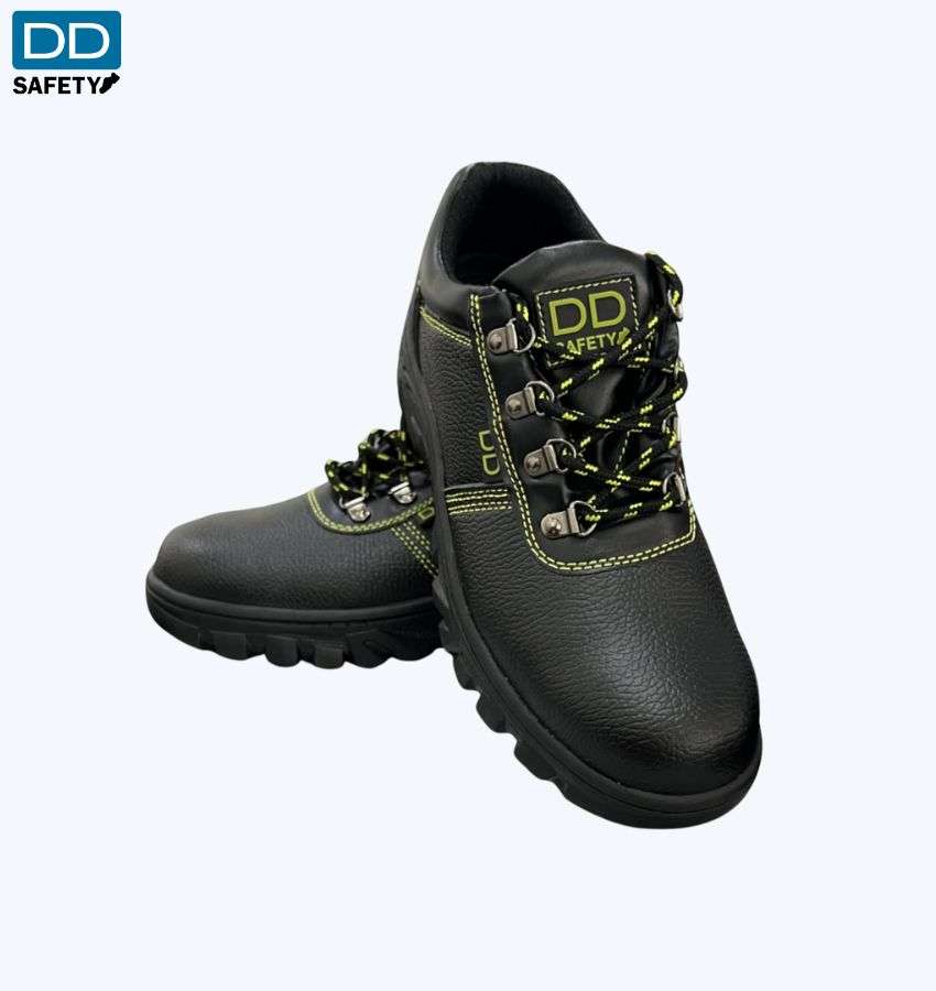 รองเท้าเซฟตี้ DD Safety หัวเหล็ก กันกระแทก พื้นกันลื่น ทนทาน | BB Products
